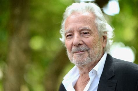 Le comédien Pierre Arditi fait un malaise sur scène la salle évacuée