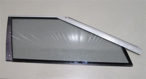 Bayliner Capri Boat Right Front Side Tinted Windshield Window 34 1 4