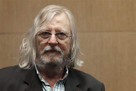 Carnets De Guerre Covid 19 Le Professeur Raoult Met Les Choses Au