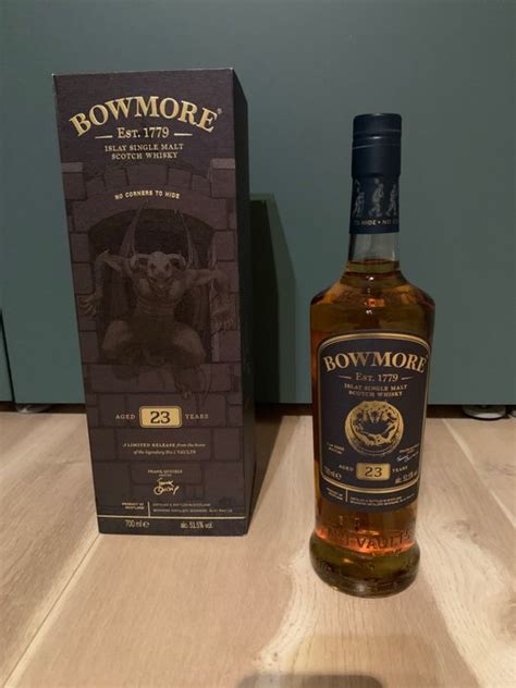 Bowmore Years Old No Corners To Hide Frank Quitely Catawiki