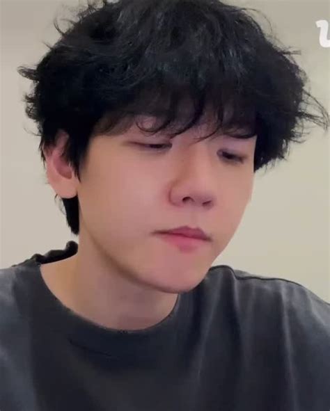 我⋯ 你⋯ 我⋯ 好 因為你是邊伯賢我容忍你 還給我委屈巴巴哈哈哈哈哈哈哈哈哈 ：幹嘛這樣 我很努力練習欸 最後還給我我姓邊哈哈哈哈哈哈 連我