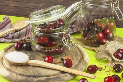 Producción nacional de mermelada de cereza Cerezas recién recogidas