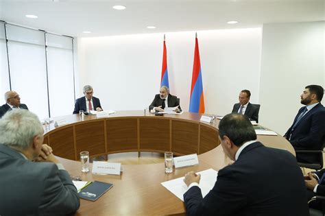 Նիկոլ Փաշինյանը հանդիպել է արտախորհրդարանական քաղաքական ուժերին