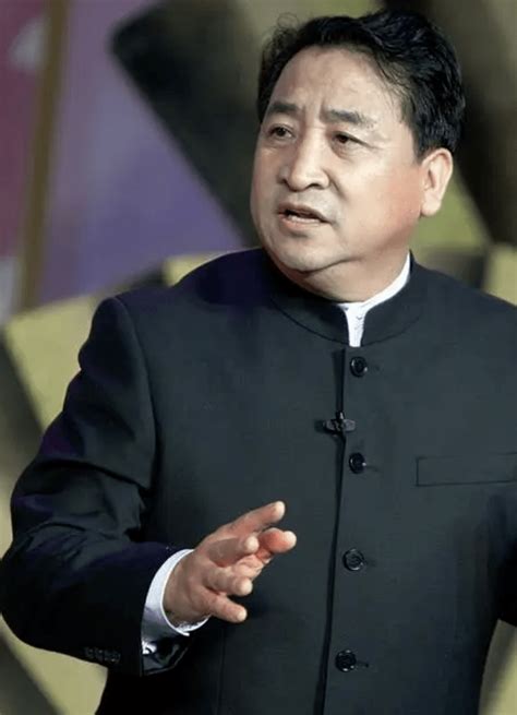 1998年，姜昆不顾妻子反馈，坚决收养6岁孤儿，如今这孩子成了他的骄傲姜珊姜河谢潭