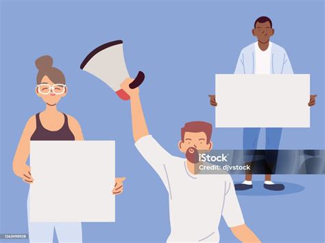 打著橫幅和標誌的人在抗議 人們舉起拳頭 在遊行中舉著標誌向量圖形及更多人圖片 人 人手 人權 Istock