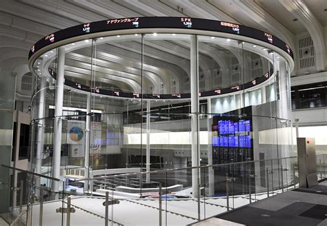 東証、午前終値3万8117円 方向感を欠く展開、円安支え（共同通信） Yahooニュース