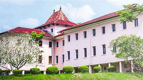 පේරා ලොව හොඳම සරසවි අතරට අරුණ