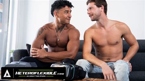 heteroflexible hetero benjamin blue versucht vr porno mit kumpel kenzo alvarez beschließt