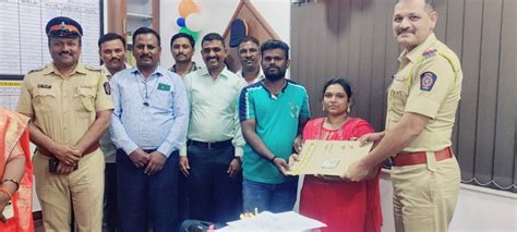 Raksha Bandhan Ke Mauke Per Shivaji Nagar Police Ki Taraf Se Ek Mahila