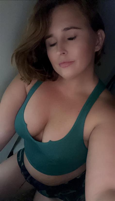 Thicc Stoner Baddies Are The Best Baddies In My Opinion 😋💚🥦 R