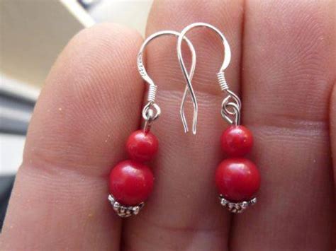 BOUCLES D OREILLES CORAIL ROUGE VERITABLE 6 4 Mm
