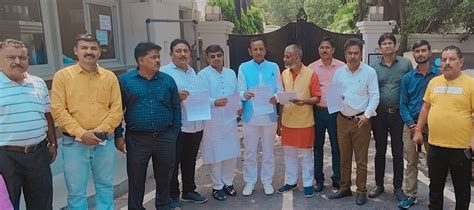 Udyog Vyapar Mandal Submitted A Memorandum To The Minister Of Urban Development Kanpur
