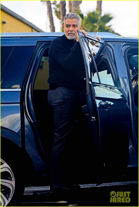Brad Pitt George Clooney Arrive On Set To Continue Filming Wolves Photo Brad Pitt