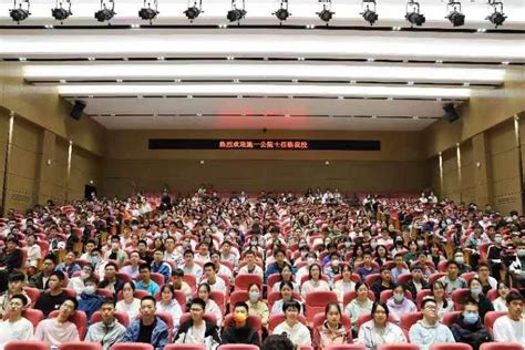 科学家进校园活动启动，施一公返回老家河南学校宣讲
