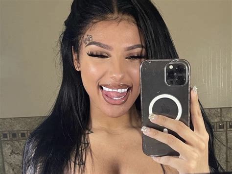 Rican Da Menace Theres No Better Woman Crush Wednesday Flex Than What