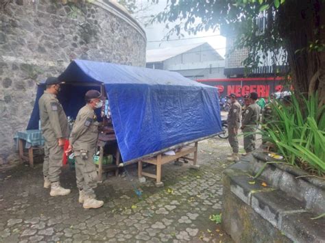 Pembinaan Pedagang Kaki Lima Di Seputar Stadion Trikoyo Dan Taman Kota