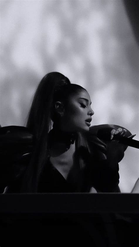 Ariana Grande Today on Twitter Ariana grande Siyah fotoğrafçılık Fotoğraf
