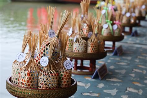 ชวนแต่งไทย สืบสานประเพณีตักบาตรทางน้ำ “นาวาภิกขาจาร” ณ วัดป่าเลไลยก์วร