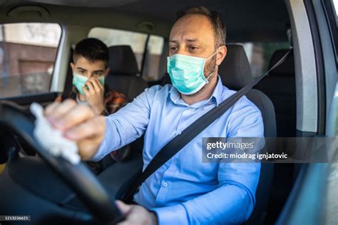 Schutz Vor Viren Im Auto Stock-Foto - Getty Images