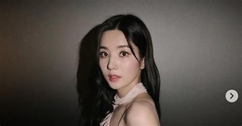 권은비 글래머스한 볼륨감 치명 어깨라인 자랑[m ★sns]