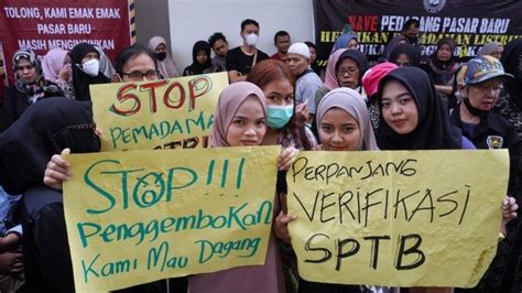 Pedagang Pasar Baru Bandung Unjuk Rasa Di Kantor Pengelola Pasar