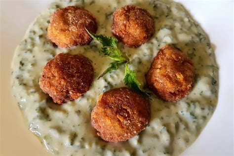Small Meatballs With Green Sauce Recipe