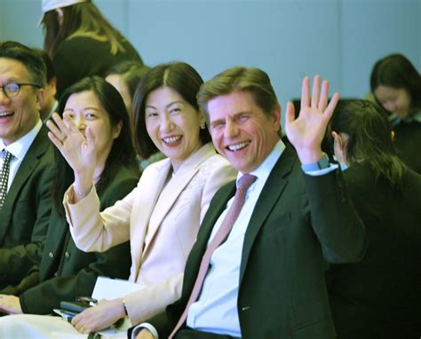 港交所首位女ceo陳翊庭今上場 年薪至少千萬 能否重振新股 吸納資金到港備受關注 星島日報