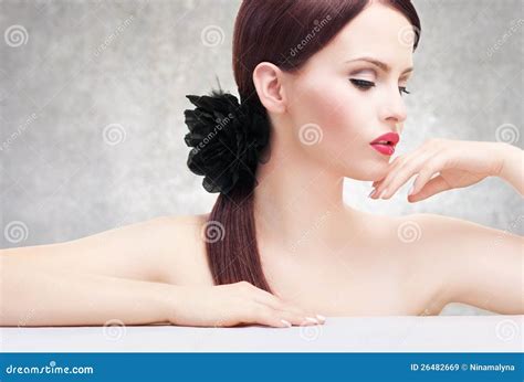 Femme Attirant Avec La Peau Parfaite Image Stock Image Du Soin