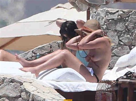 Naked Rumer Willis In Icloud Leak Scandal