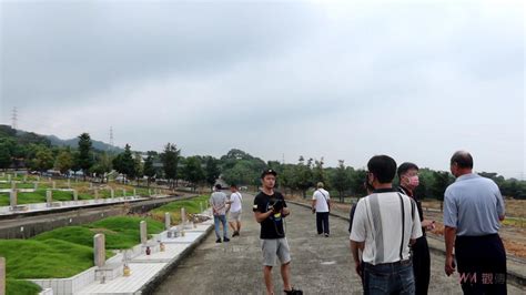 影社頭鄉朝興公墓多座墳墓草皮疑遭人動手腳 真相竟是天氣乾燥