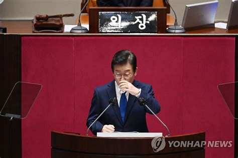 물 마시는 이재명 대표 연합뉴스