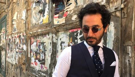طارق الشناوي يطرح كتابا عن أحمد حلمي