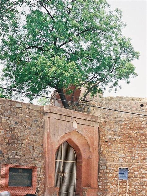 इस किले में भूख से मर गई थी औरंगजेब की बेटी