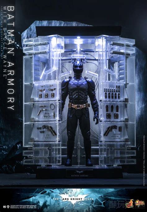 Hot Toys《蝙蝠侠：黑暗骑士崛起》“蝙蝠侠武器格纳库与布鲁斯·韦恩”16 比例收藏套装组 酷玩潮chao