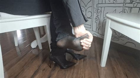 Hostess Sore Feet 13 Ps Empire Of Passion And Dreams