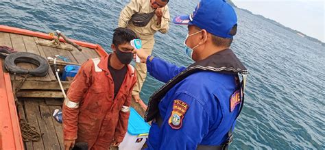 Dit Polairud Polda Kepri Beri Himbauan Pencegahan COVID 19 Pada Nelayan