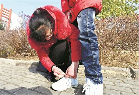 大学校园里的陪读妈妈 贴身陪读已有12年武汉新闻中心长江网cjncn