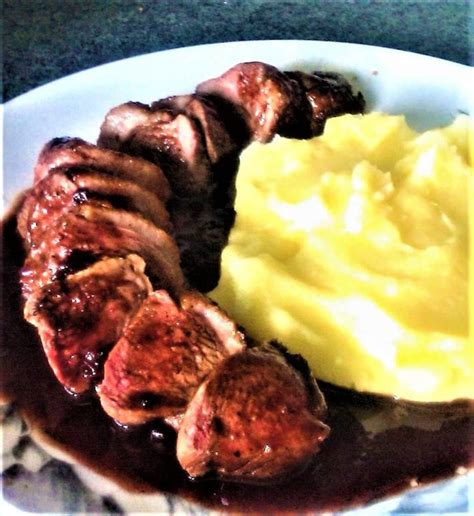Duck Breasts With Redcurrant Wine Sauce Simbooker Recipescook