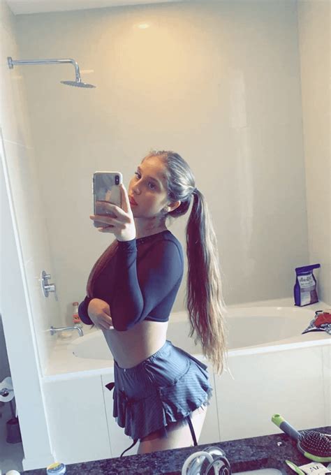 I Show Them My Pussy So They Can Show Me Whos Bigger Rhighandhorny
