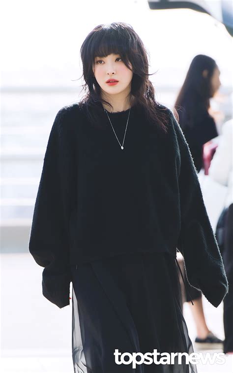 레드벨벳 Red Velvet 슬기 청순함이 한도초과 인천공항 출국 [hd포토] 아이돌24시 네이트 연예