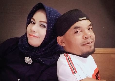 Mengenal Rina Angelina Istri Ucok Baba Yang Setia Selama 22 Tahun