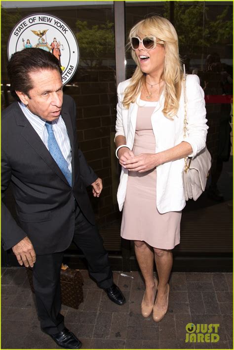 Photo Lindsay Lohans Mom Dina Lohan Charged In Dui Case 02 Photo
