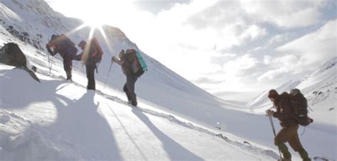 Devils Pass Trailer Enthüllt Gebirgs Monster