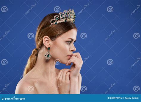 Princess Luxury Naked Shoulders Cosmetics Fashion Fun Close Up