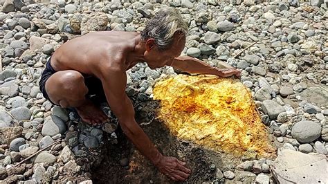 GEGER PENEMUAN EMAS DI PLATARAN SUNGAI DI TAMBANG SECARA MANUAL WE FOUND A HUGE GOLD NUDE YouTube