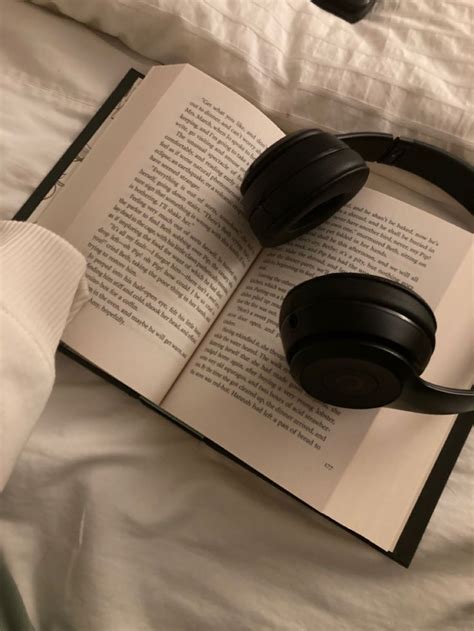 Pin By Moaoa6 On Aesthetic In 2022 Book Aesthetic Book Girl Aesthetic En 2022 Caption
