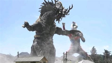 《戴卡奥特曼》7月剧照：堀内正美第四话登场，强壮型对战劳模哥莫拉 哔哩哔哩