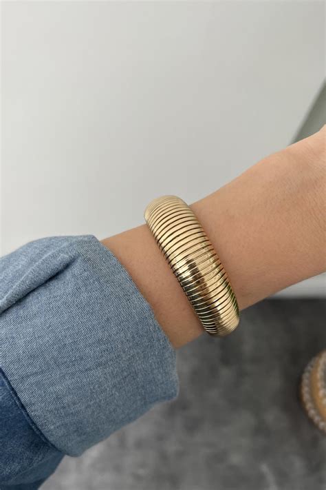 Marka Model Tırtıklı Bileklik Gold Nişantaşı Butika da