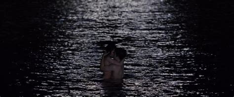 Kristen Stewart Nua Em The Twilight Saga Breaking Dawn Part 1