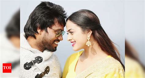 Yamini Singh Shares A Romantic Pose With Choreographer Gupta Joy Bhojpuri Movie News Times